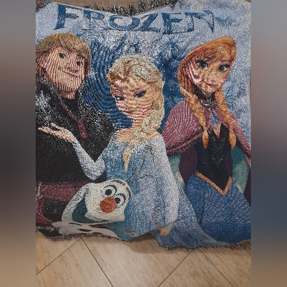 Disney | Other | Walt Disney Frozen Throw Blanket Anna Elsa Olaf ...